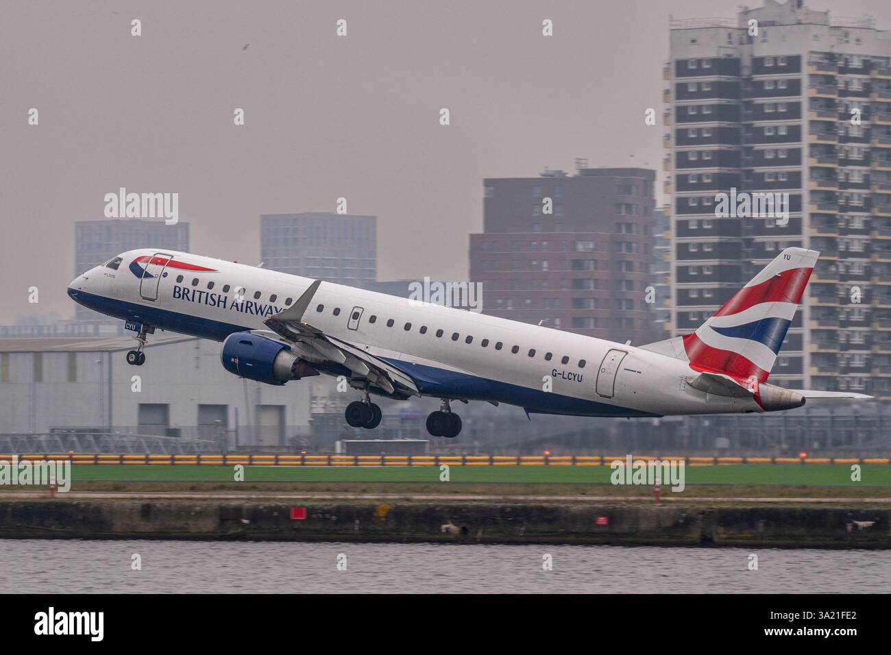 London City Airport - British Airways E190 Stock Photo - Alamy