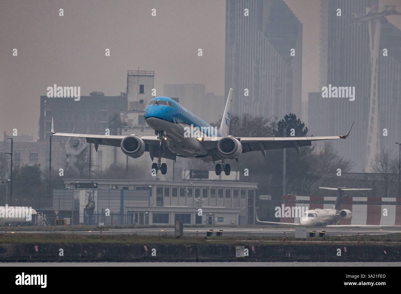 London City Airport - KLM E190 Stock Photo - Alamy