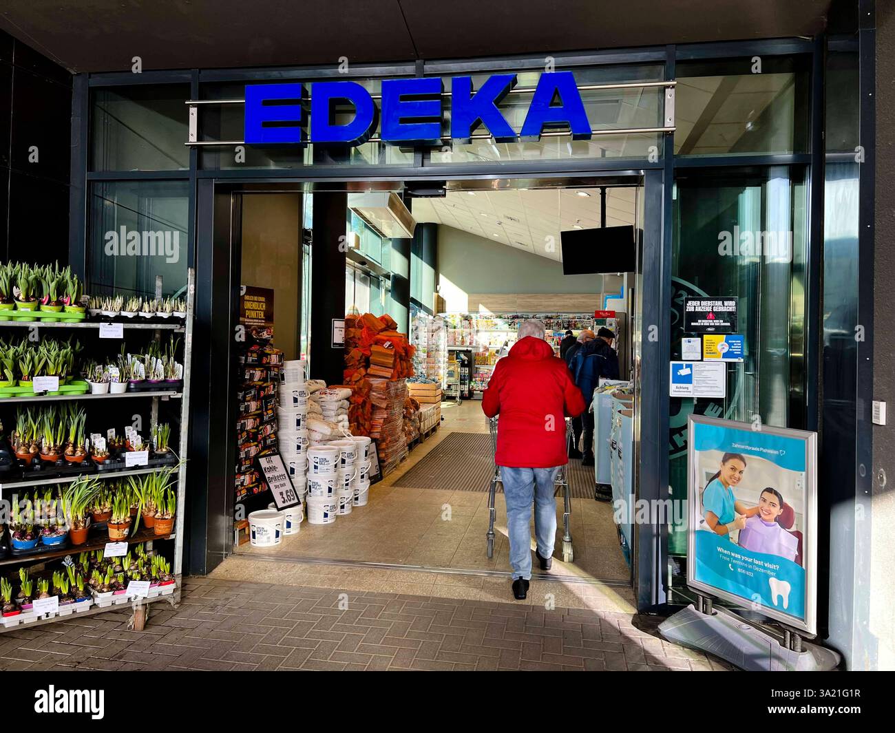 Aussenansicht Edeka Supermarkt Meyers Frischecenter Eingangsbereich mit ...