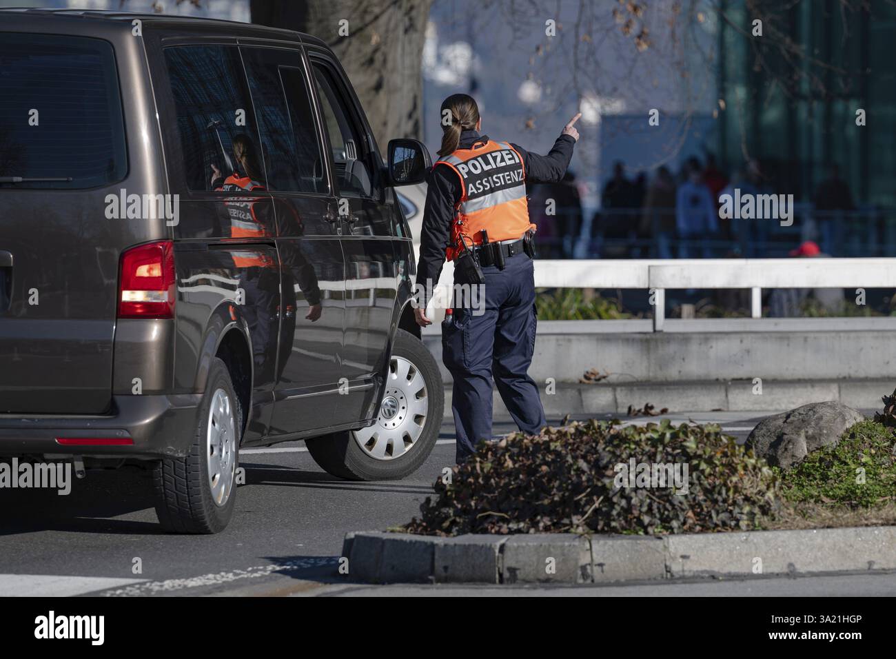 Police policewoman assistance hand signal Stock Photo - Alamy