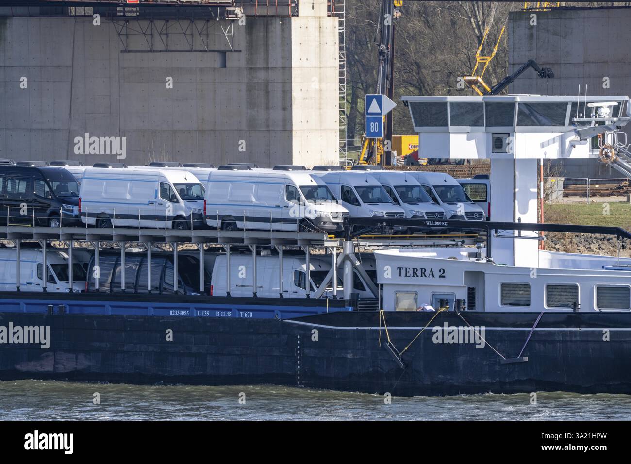 Car transporter Terra 2, loaded with Mercedes Benz Sprinter, small ...