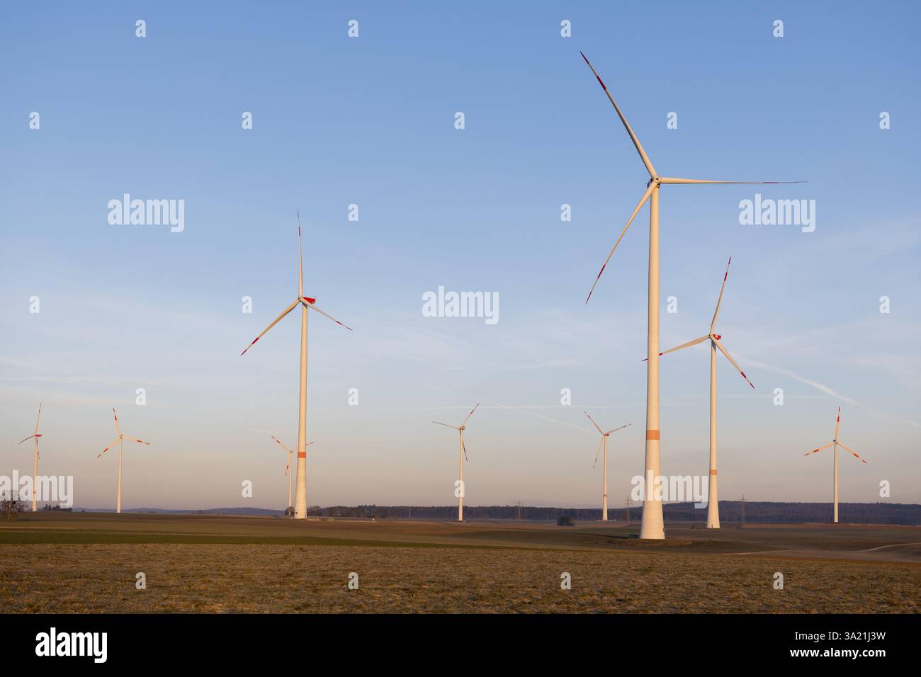 Extensive solar farm rows photovoltaic hi-res stock photography and ...