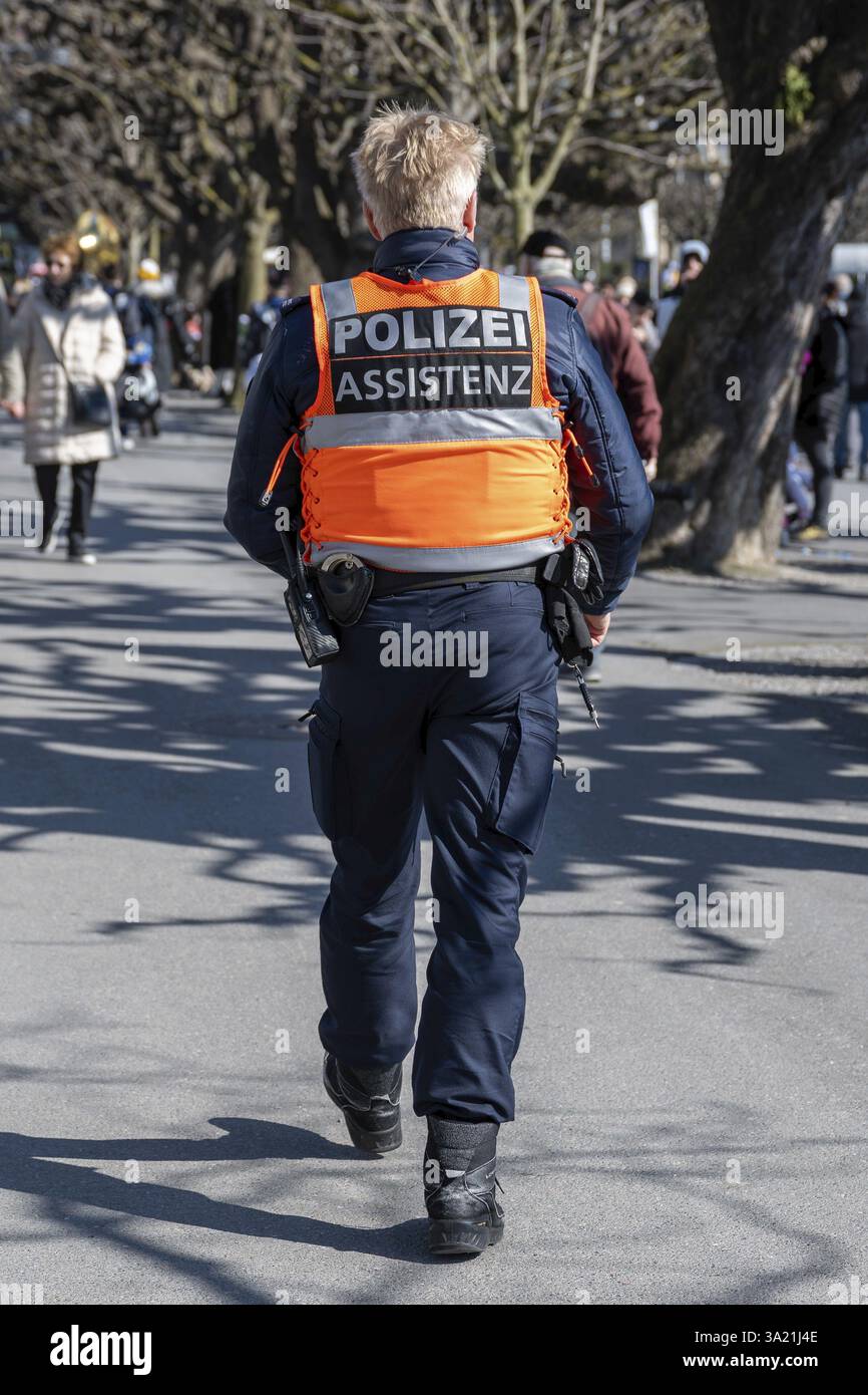 Police officer Assistance police patrol Stock Photo - Alamy