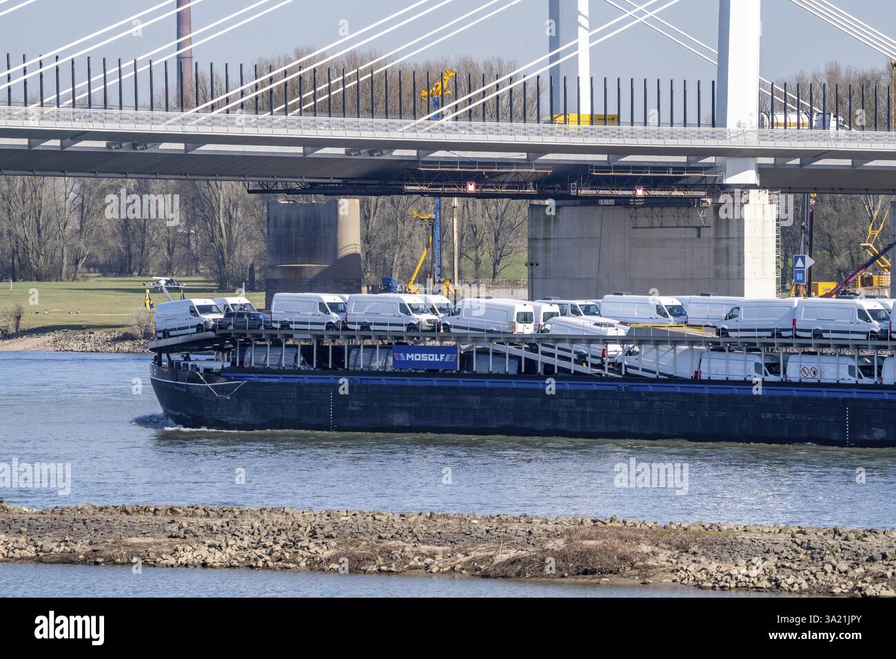 Car transporter Terra 2, loaded with Mercedes Benz Sprinter, small ...
