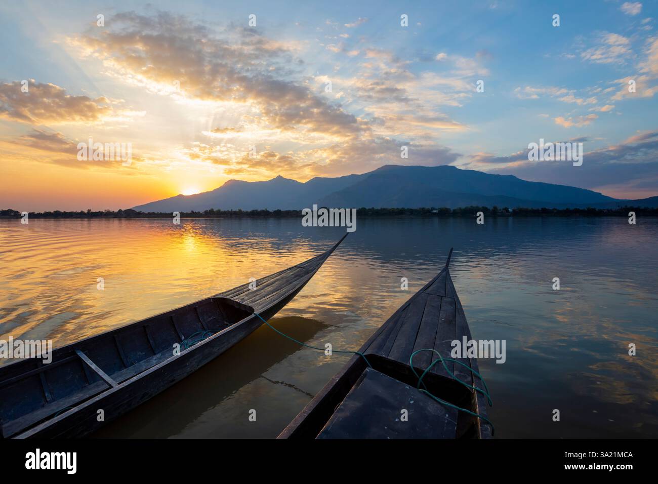 Don daeng river sunset hi-res stock photography and images - Alamy