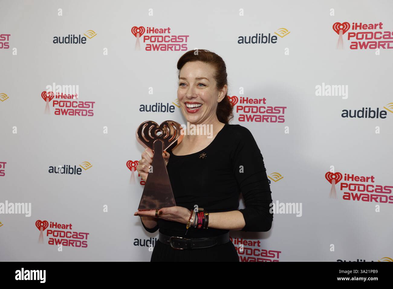 “Ologies by Alie Ward” wins Best Science Podcast at the iHeart Podcast ...