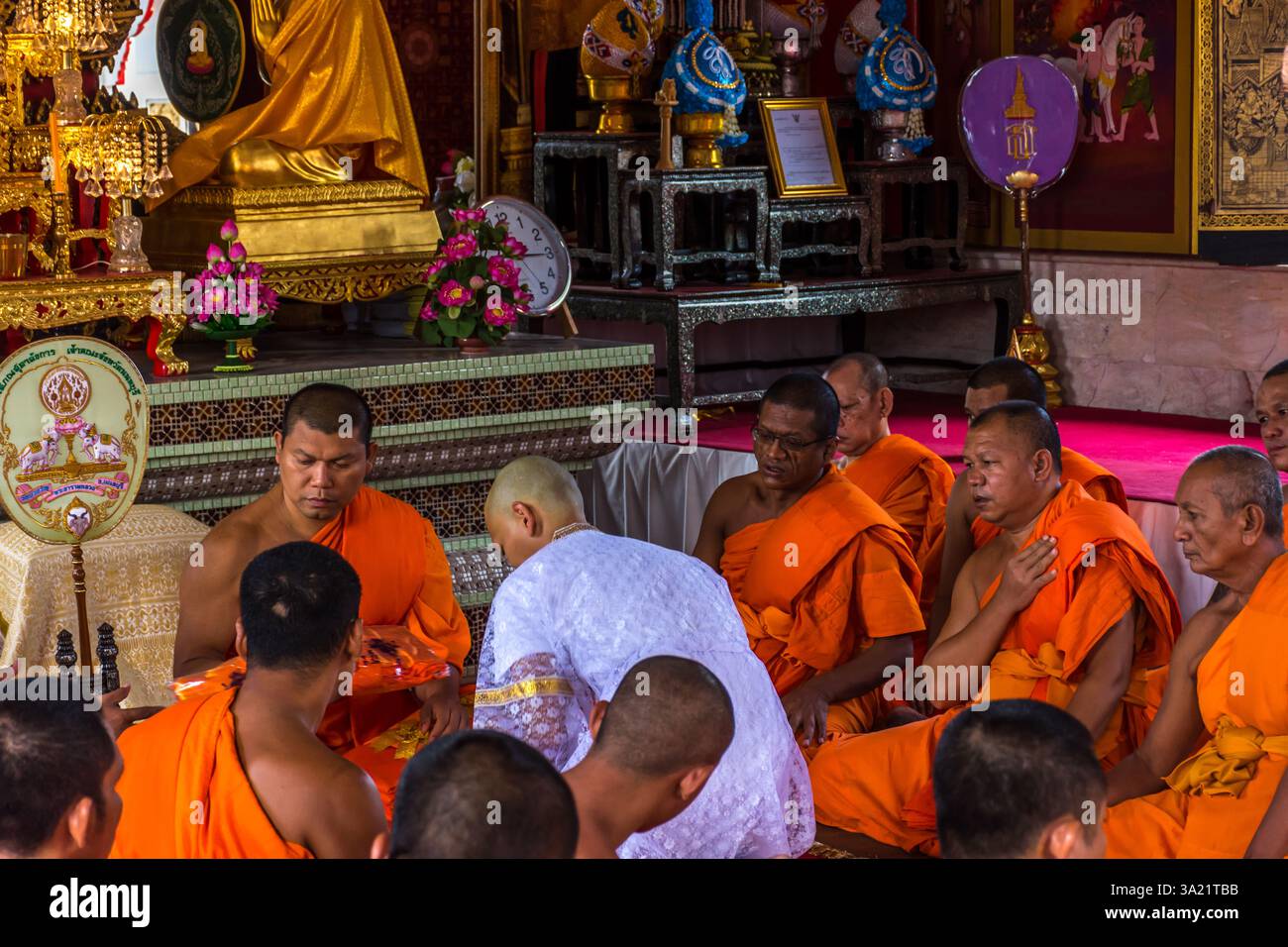 Bangkok, Thailand - July 9, 2016 : Thai monk ritual for change man to ...