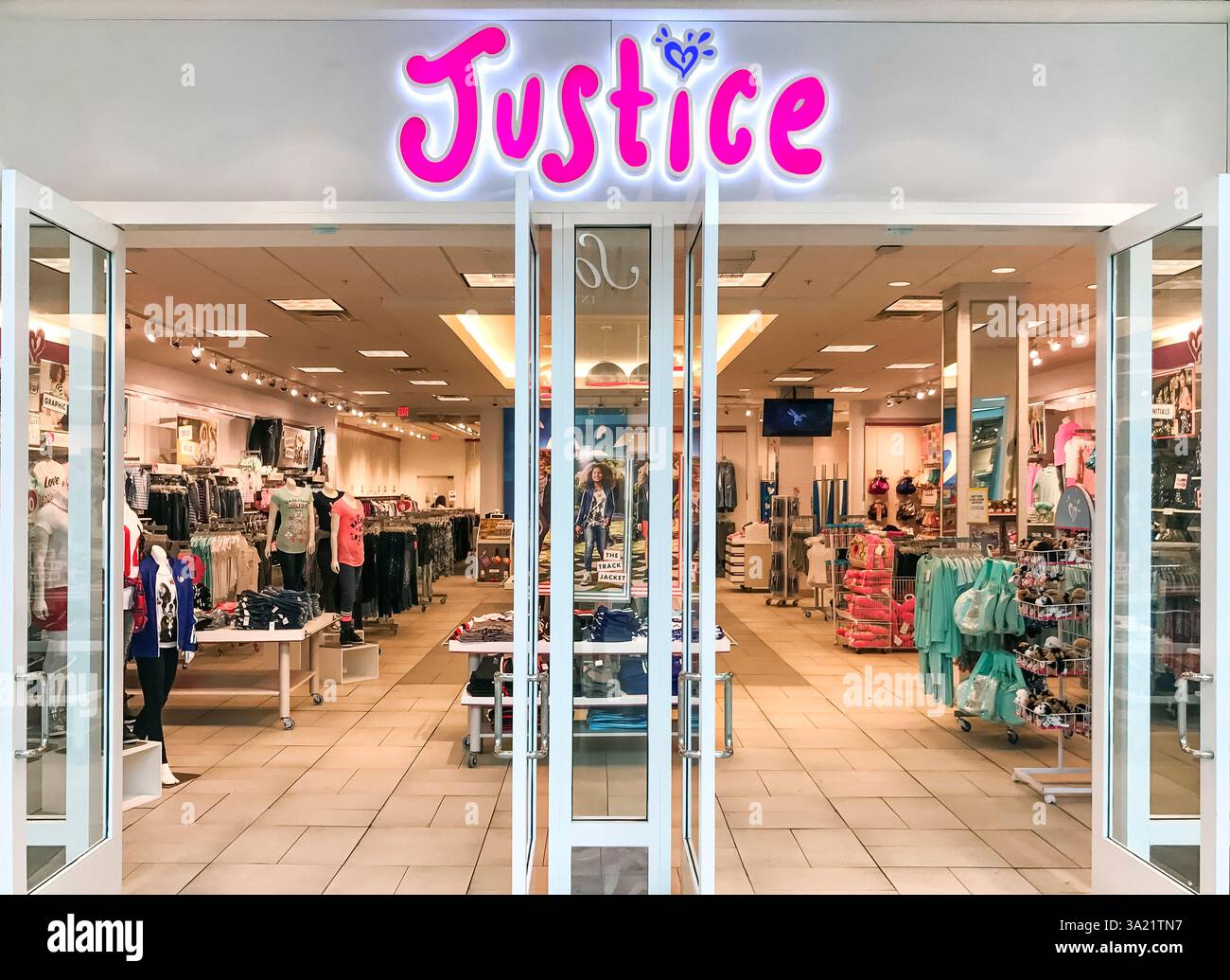 Tween girls hi-res stock photography and images - Alamy