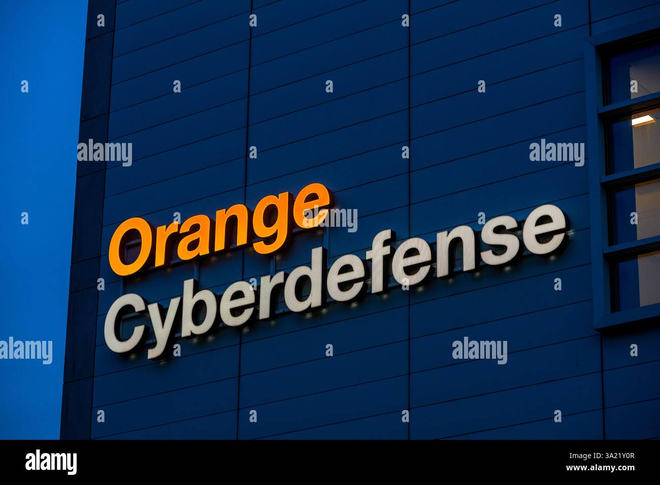 Orange cyberdefense logo hi-res stock photography and images - Alamy