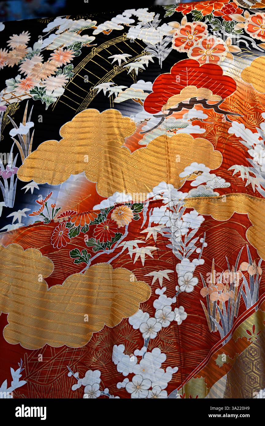 Shopping for Kimono and accessories Japan Stock Photo - Alamy