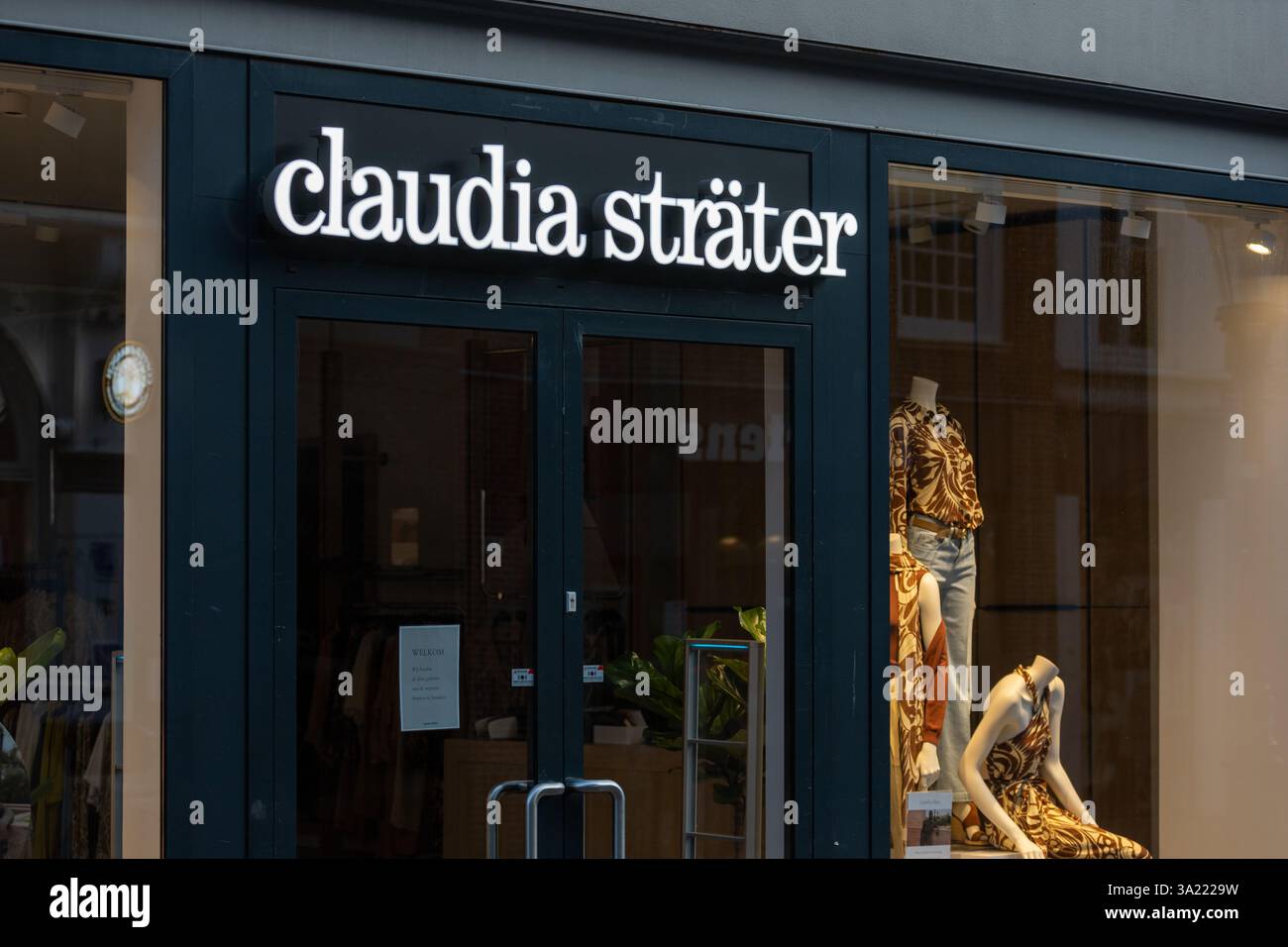 Claudia strater sign hi-res stock photography and images - Alamy