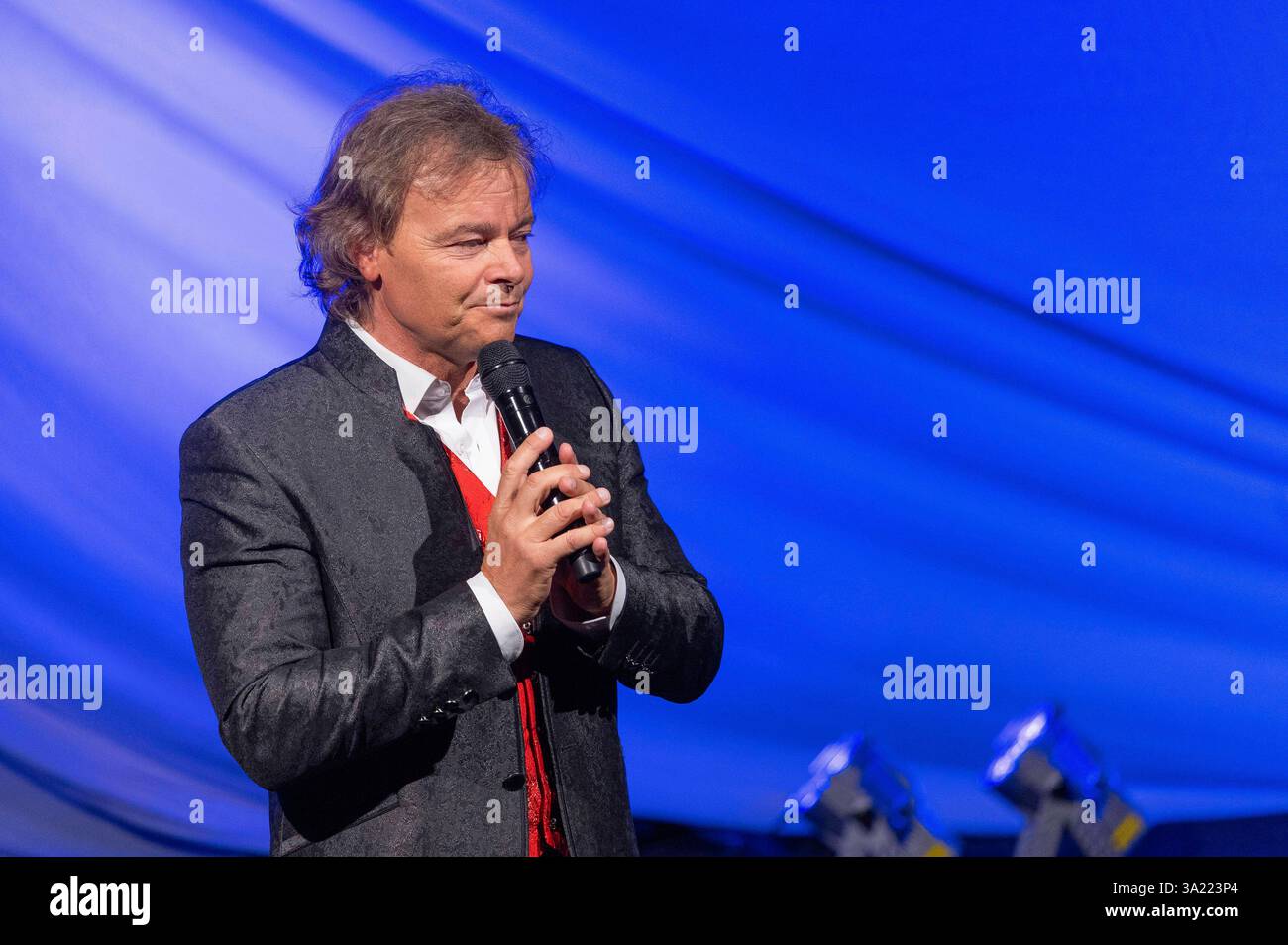 Rudy Giovannini beim Gala zum Frauentag - Livekonzert in der Stadthalle ...