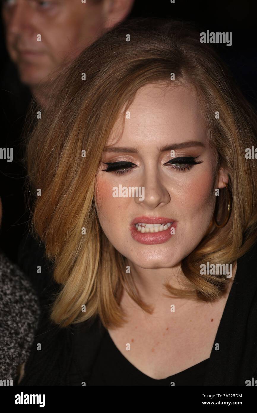 Singer Adele leaves a downtown hotel on November 19 2015 in New York City Stock Photo - Alamy
