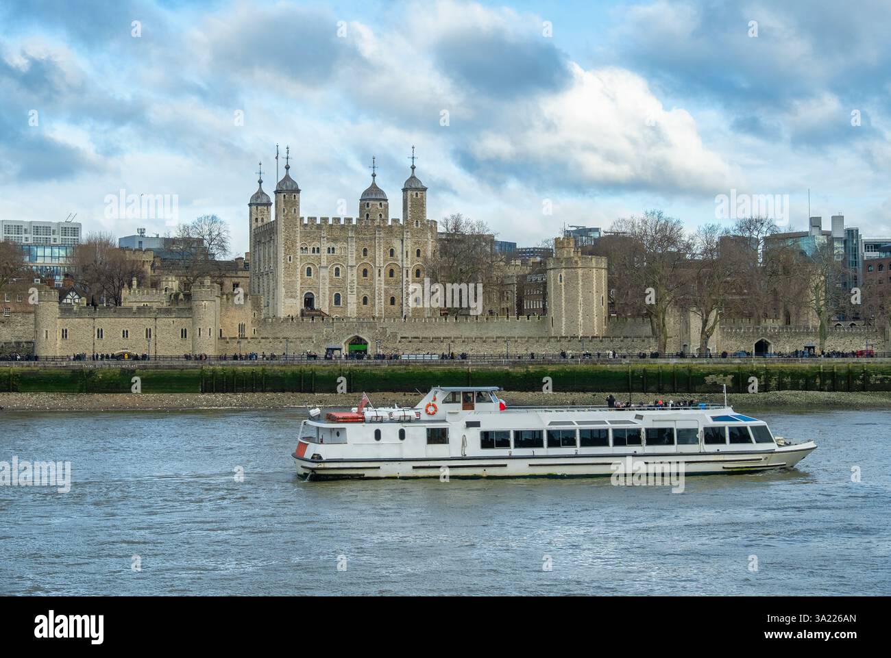 Tower of London Over the River Thames – Iconic Historical Landmark ...