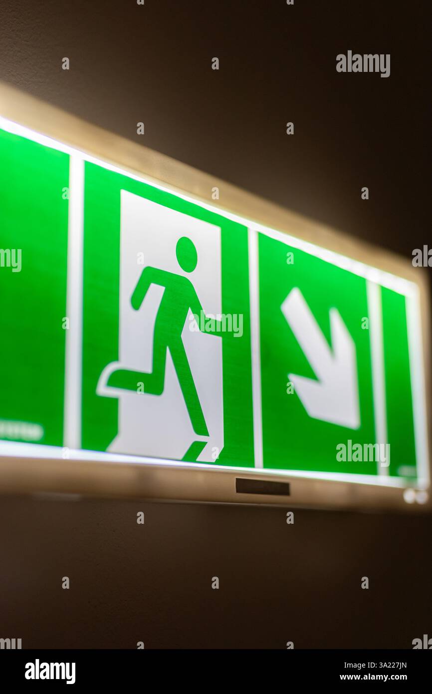 Green exit sign. Evacuation sign. Emergency exit sign Stock Photo - Alamy