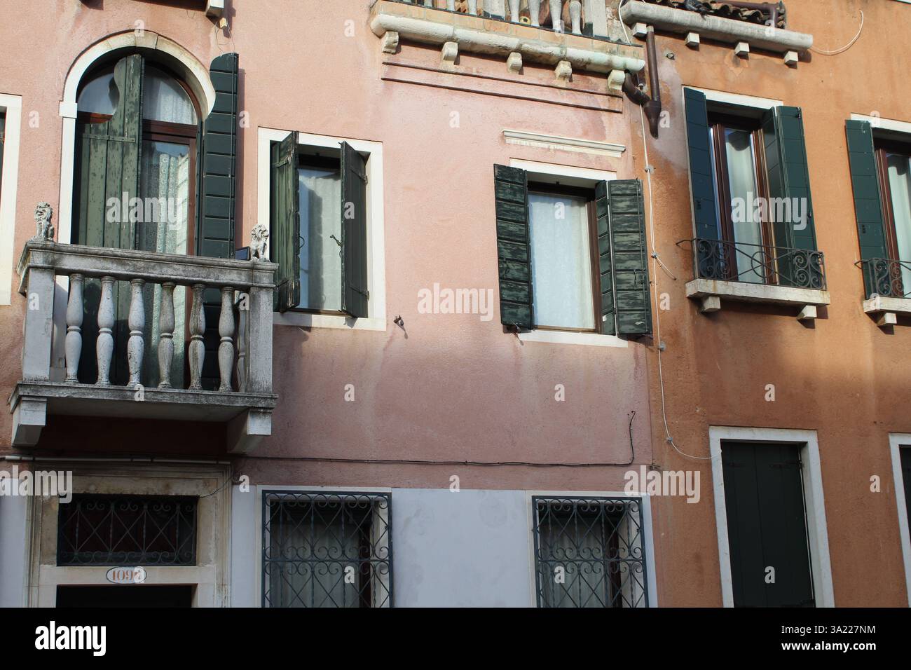 Italian coloured pastel building hi-res stock photography and images ...