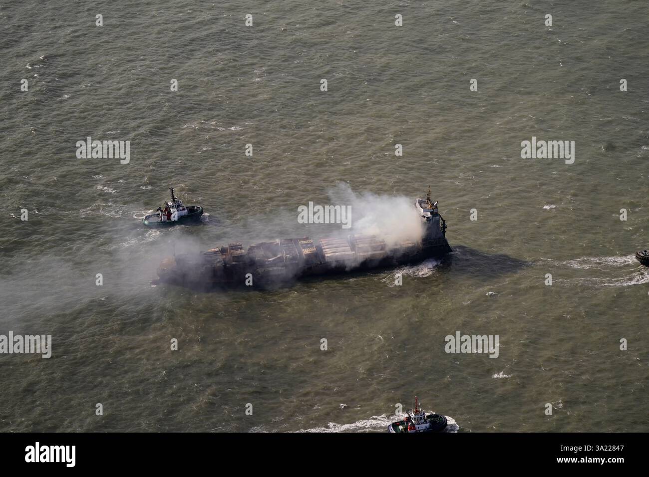 Tug boats shadow the Solong container ship as it drifts in the Humber ...