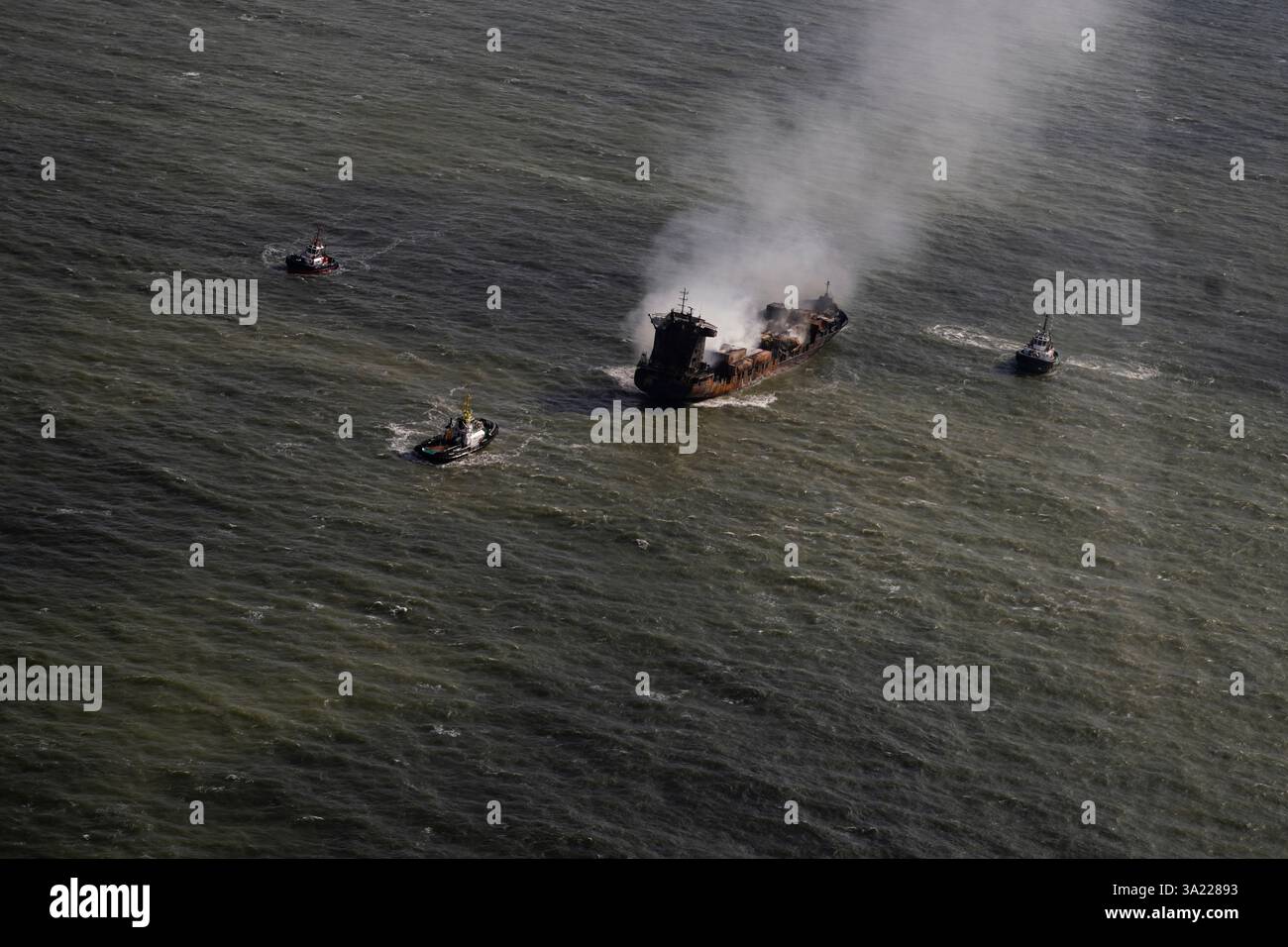 Tug boats shadow the Solong container ship as it drifts in the Humber ...
