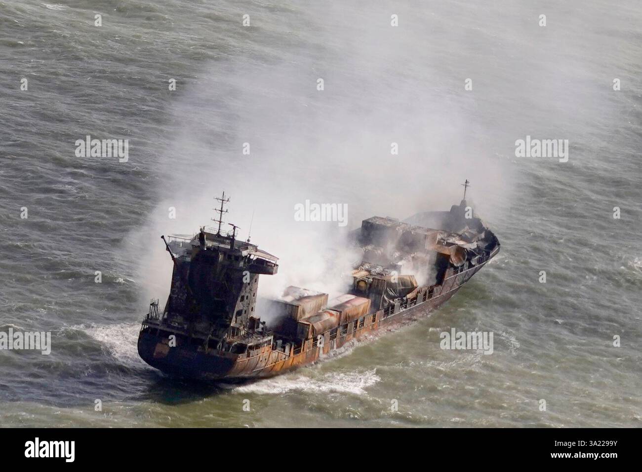 Tug boats shadow the Solong container ship as it drifts in the Humber ...