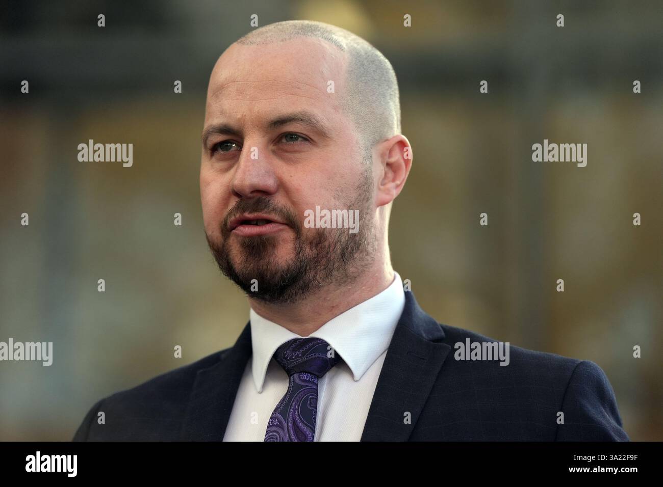 Detective chief inspector Nick Gardner speaking outside Cambridge Crown ...