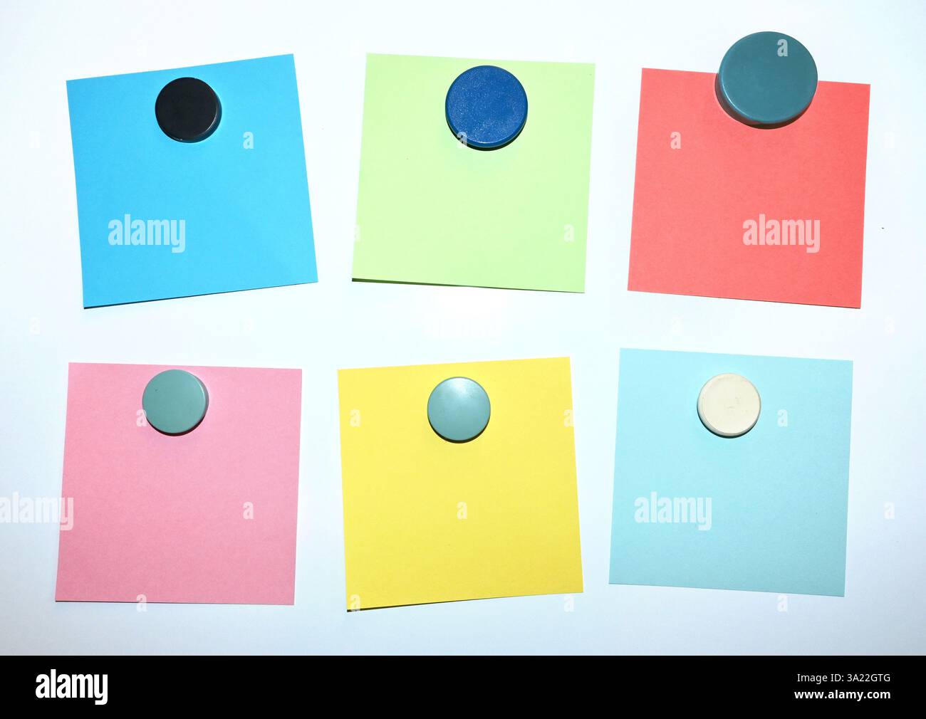 note bracket paperclip staple note pattern paper Stock Photo - Alamy