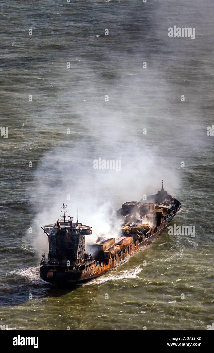 Tug boats shadow the Solong container ship as it drifts in the Humber ...