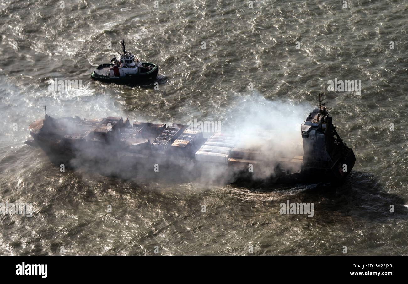 Tug boats shadow the Solong container ship as it drifts in the Humber ...