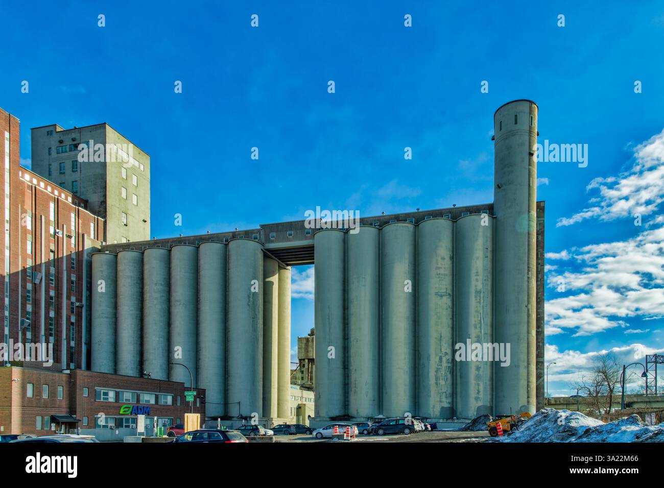 Five roses flour silo views hi-res stock photography and images - Alamy