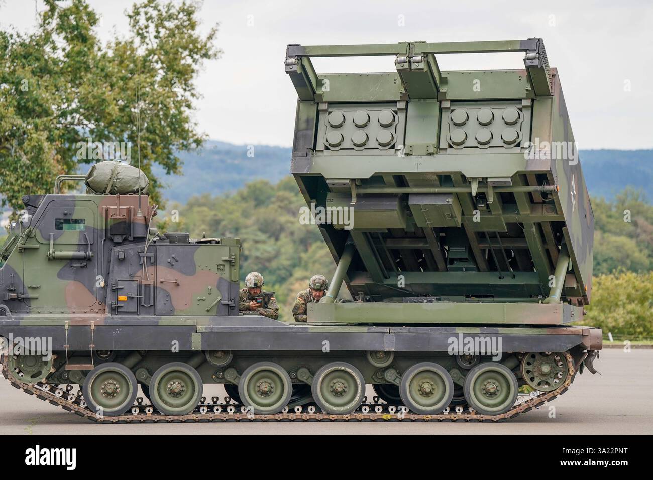 Artillery modernization hi-res stock photography and images - Alamy