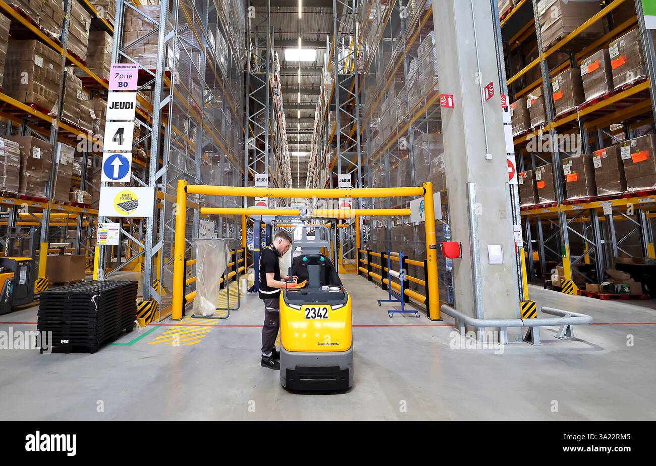 Saint-Augustin (northern France): the Lidl logistics center Stock Photo ...
