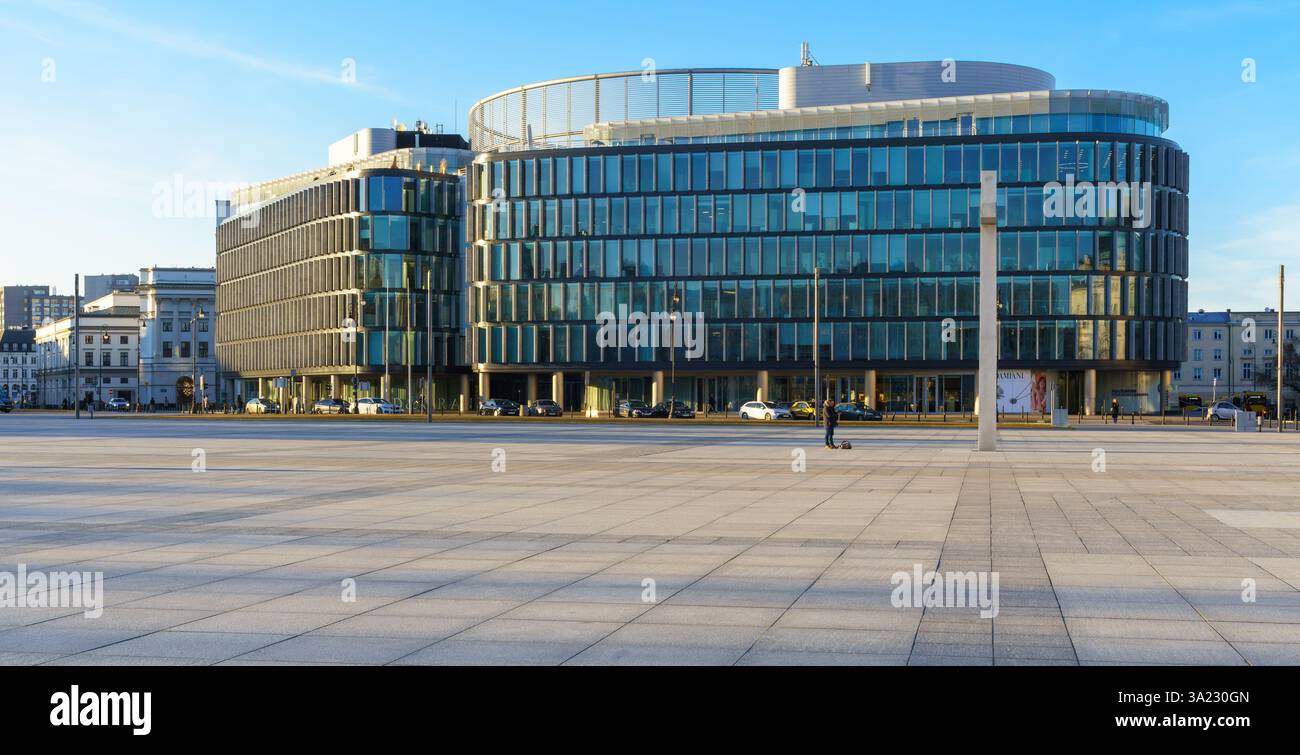 Pilsudski Square in Warsaw - place of many important historic events ...