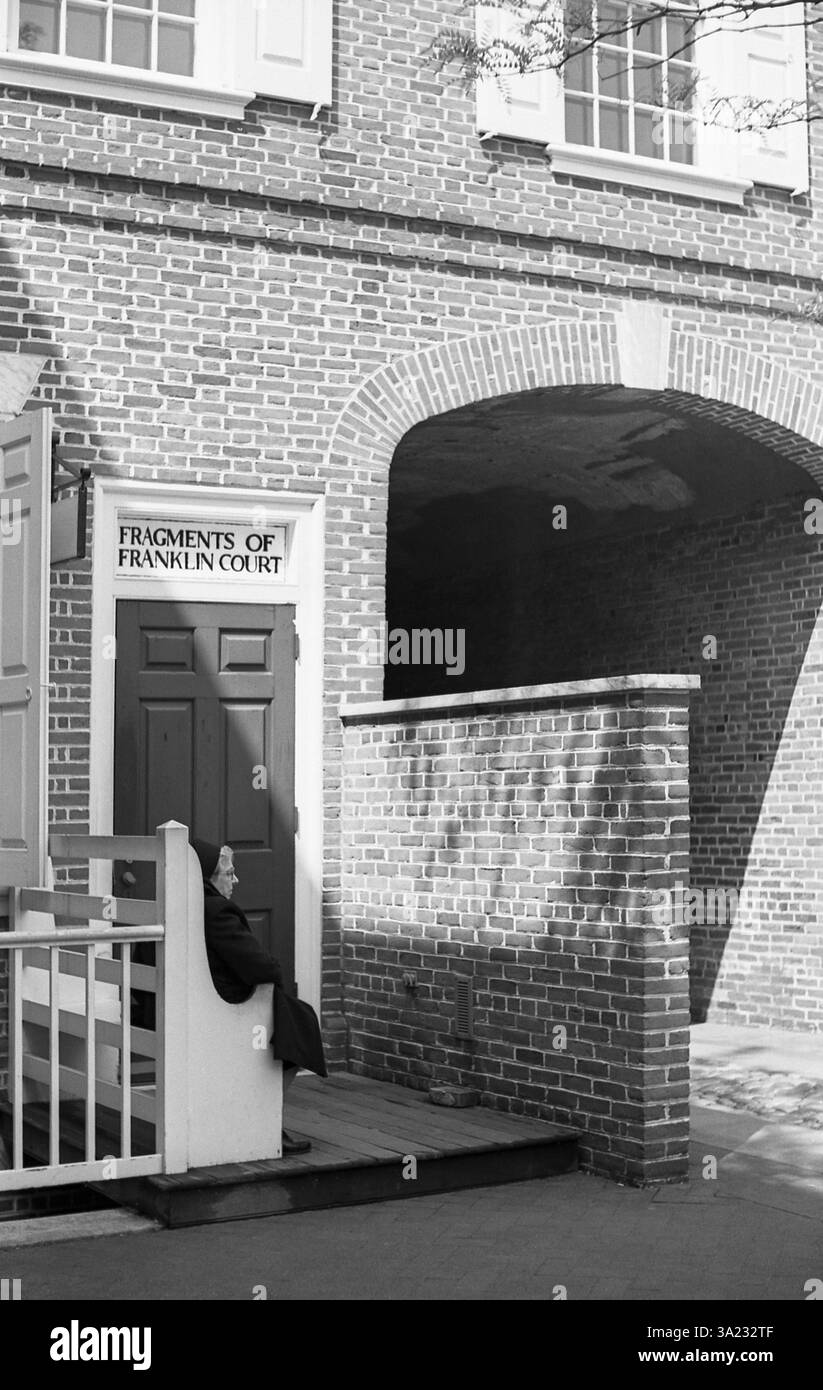 Philadelphia, Benjamin Franklin Museum designed by Venturi and Rauch ...