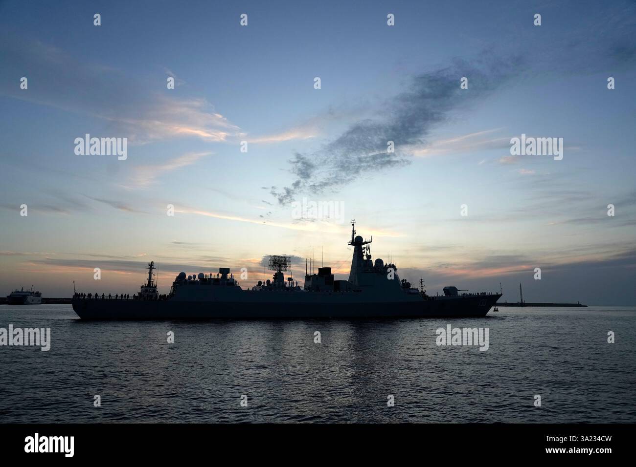 A Chinese warship attending a naval drill with Iran and Russia arrives ...
