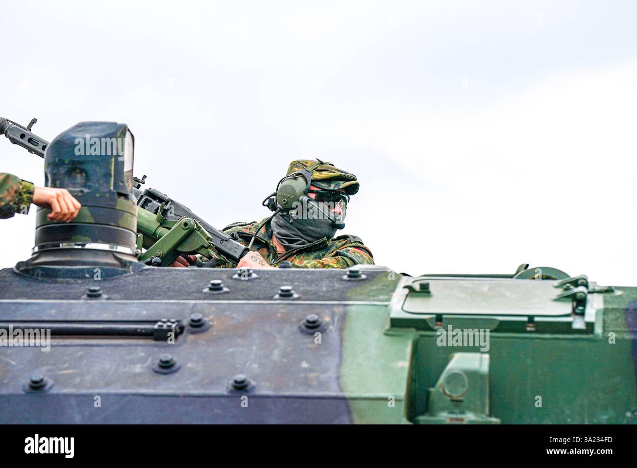 Bundeswehr, Soldat, Panzer, gepanzerte Fahrzeuge, NATO, Artillerie, moderne Kriegsführung ...