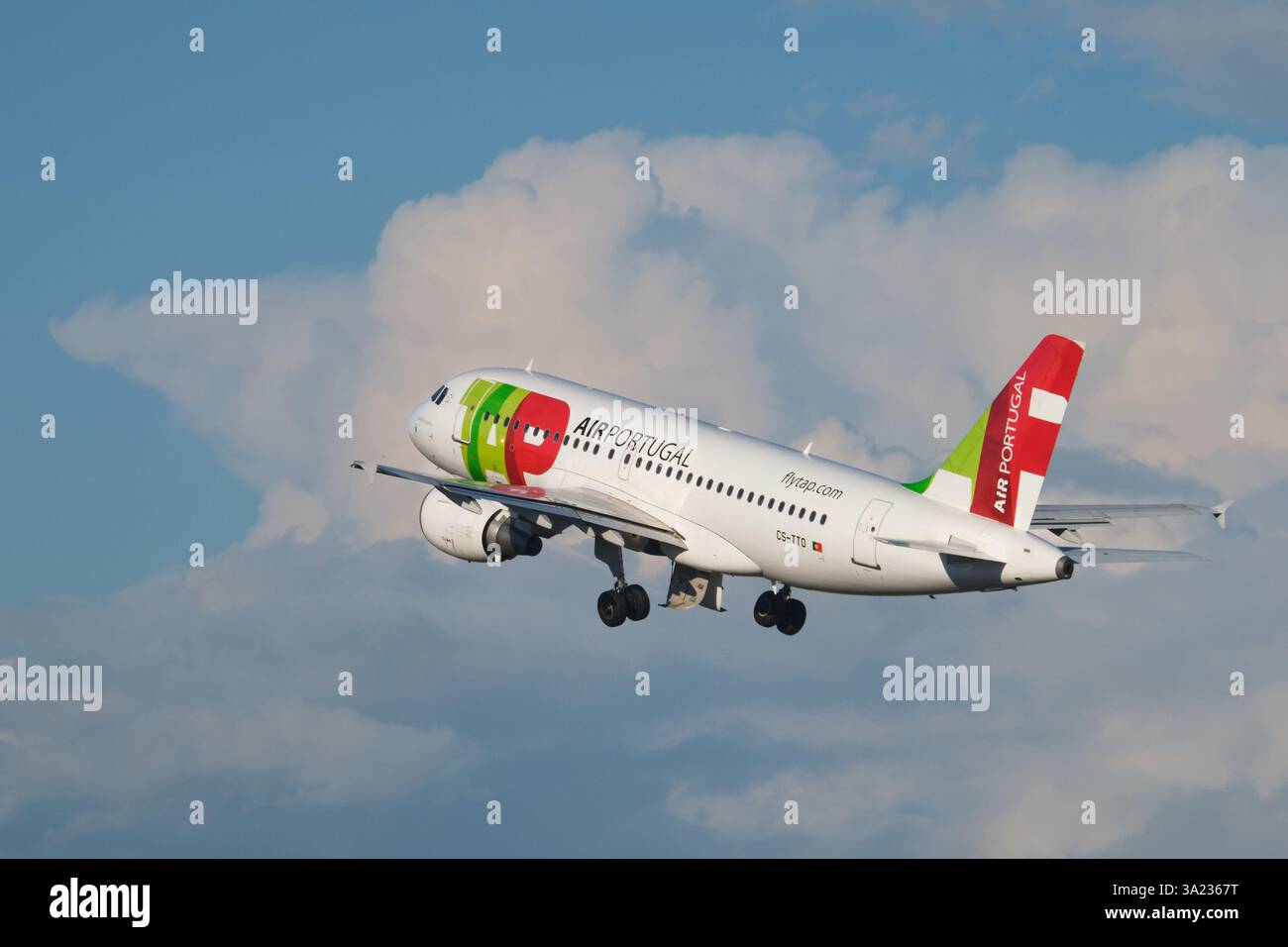 TAP Air Portugal Airbus A319-111 passenger plane take off in Humberto ...