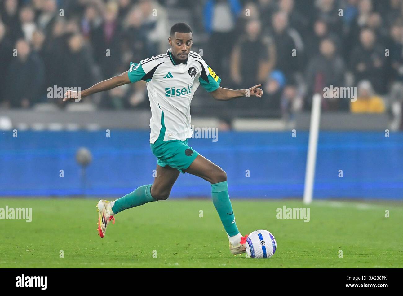 Alexander Isak (14 Newcastle) goes forward during the Premier League ...