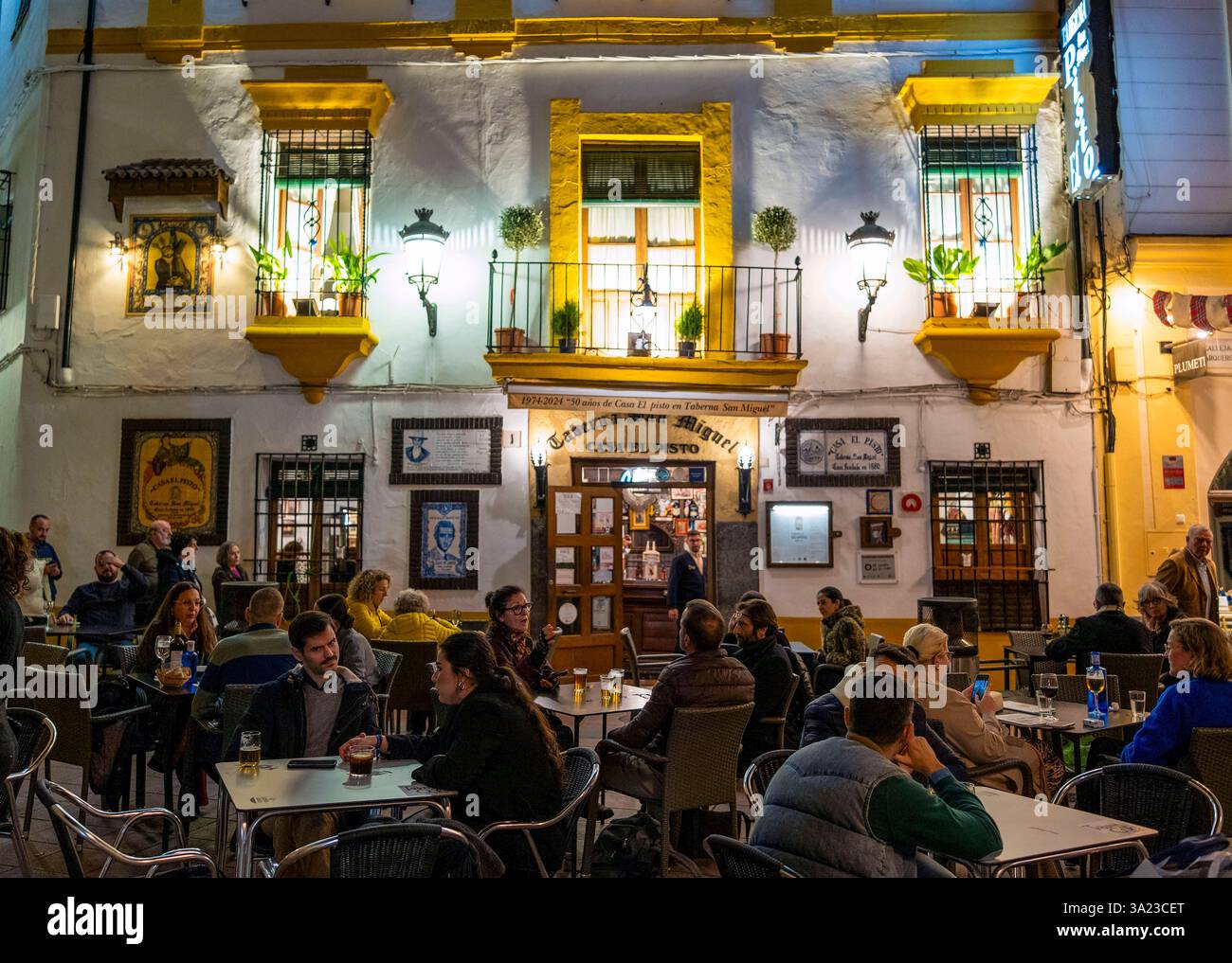 Alfresco dining outside the Casa el Pisto restaurant in Cordoba ...