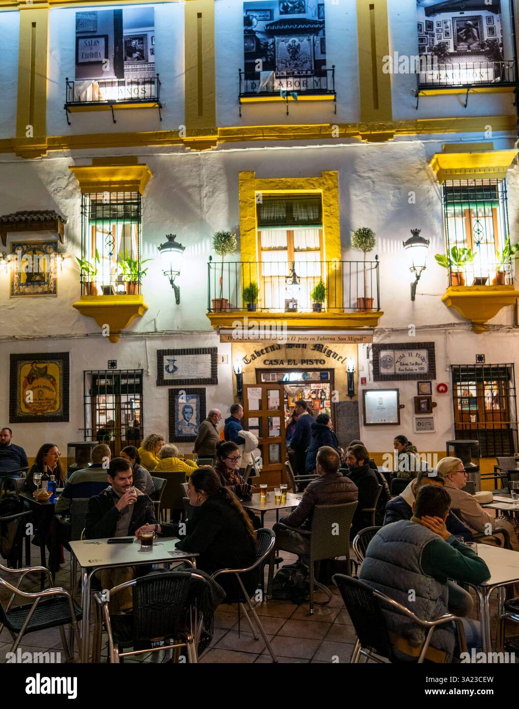 Alfresco dining outside the Casa el Pisto restaurant in Cordoba ...