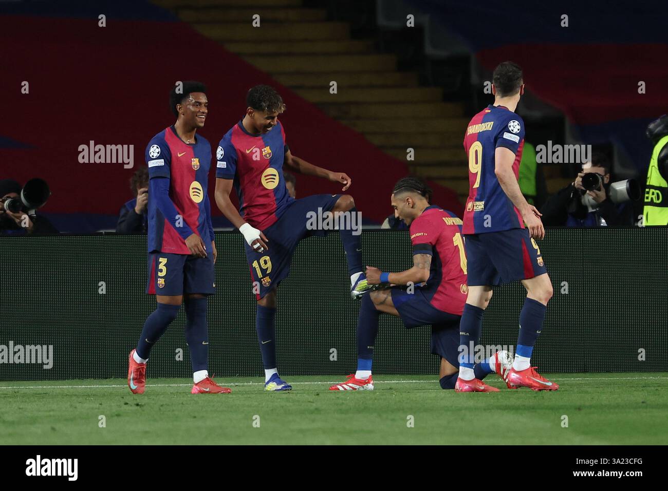 Raphinha and lamine yamal hi-res stock photography and images - Alamy