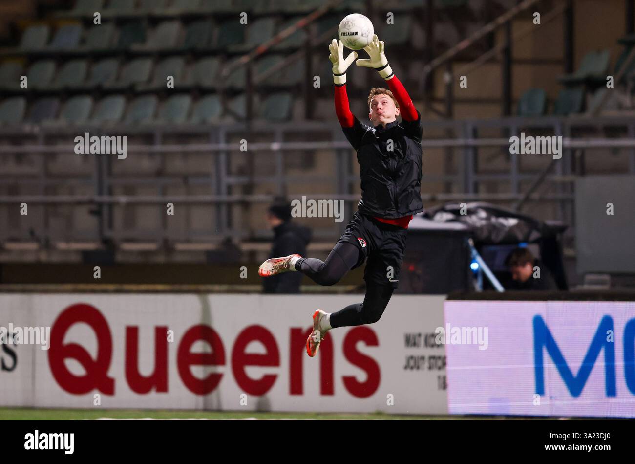 DEN HAAG, THE NETHERLANDS - MARCH 11: Warming up of Goalkeeper Tristan ...