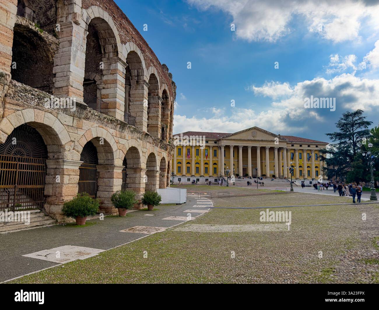Historic round building arena hi-res stock photography and images - Alamy