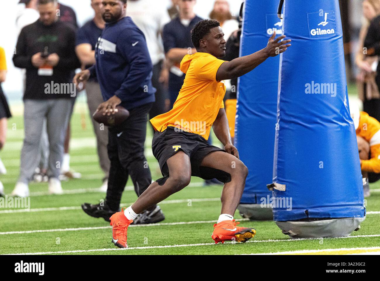 Tennessee's James Pearce Jr. runs a drill during Tennessee's NFL Pro ...