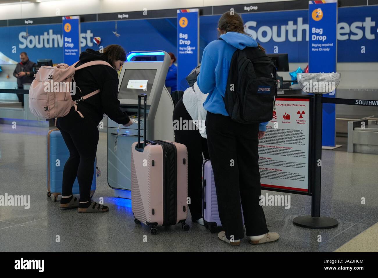 Travelers use Southwest Airlines kioks to check bags at Midway ...