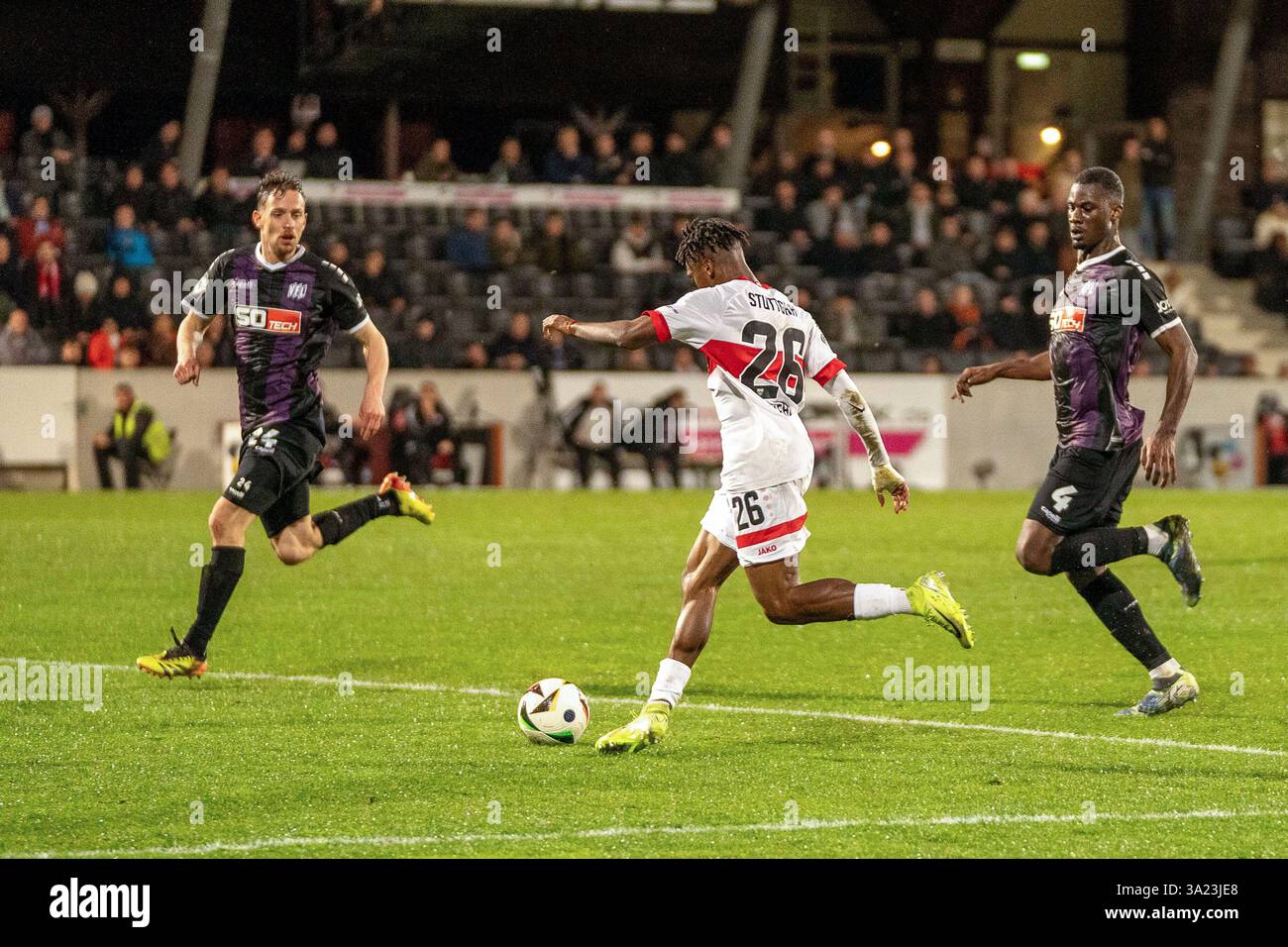 Aspach, Deutschland. 11th Mar, 2025. Torschuss Justin Diehl (VFB ...