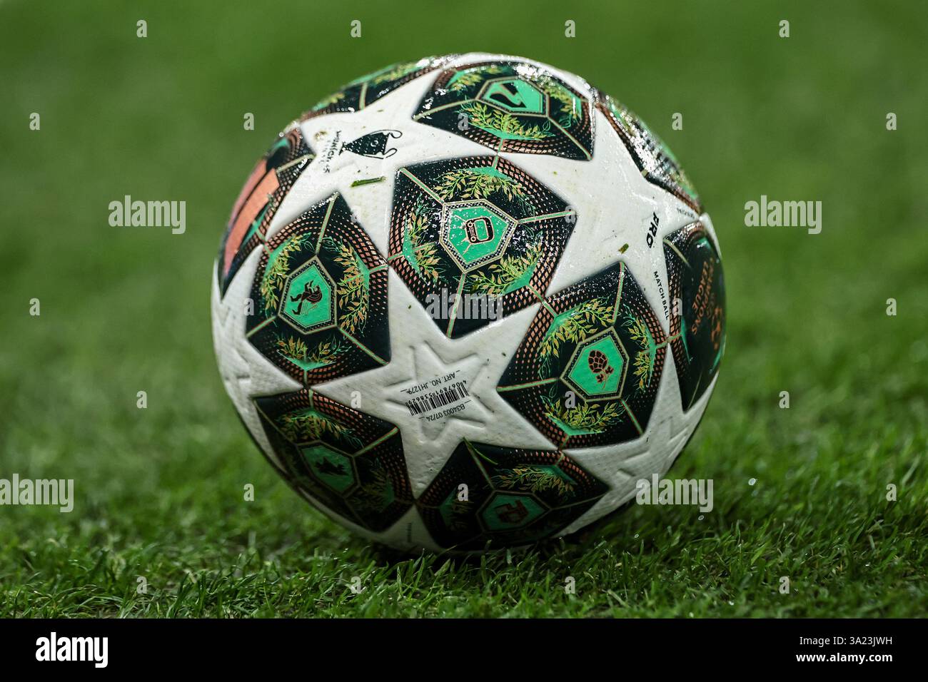 Ucl 24 25 knockout phase ball hi-res stock photography and images - Alamy