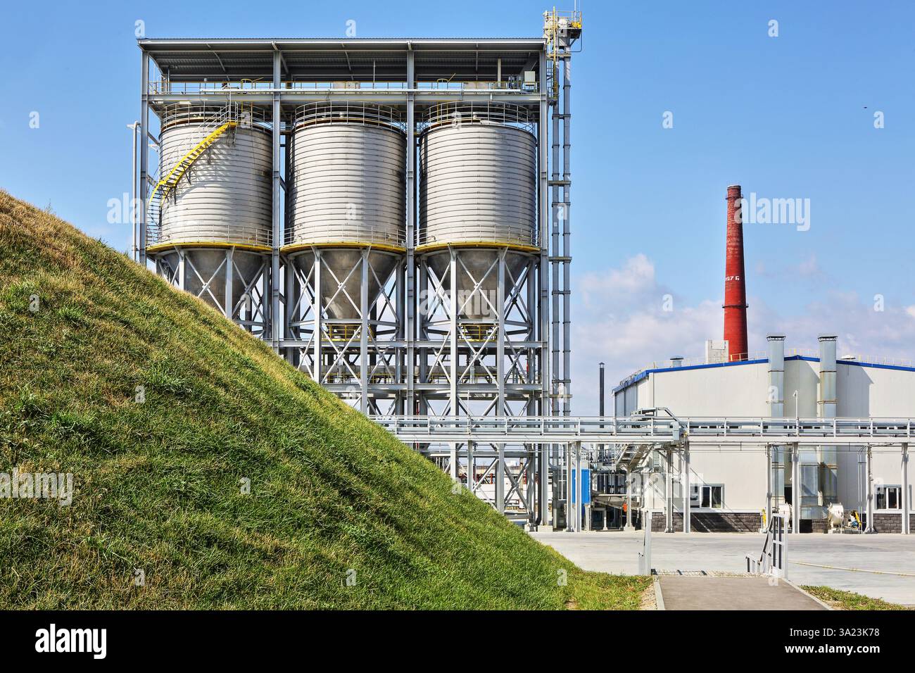 Sulfur unit at KazMunaiGaz 150,000 b/d Pavlodar (PNKhZ) refinery in the ...