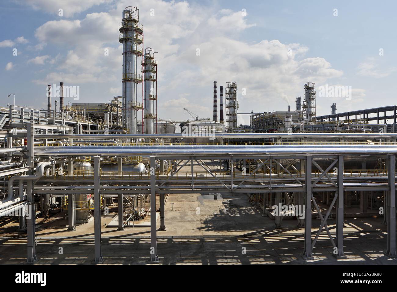 Isomerization in operation since 2019 hi-res stock photography and ...
