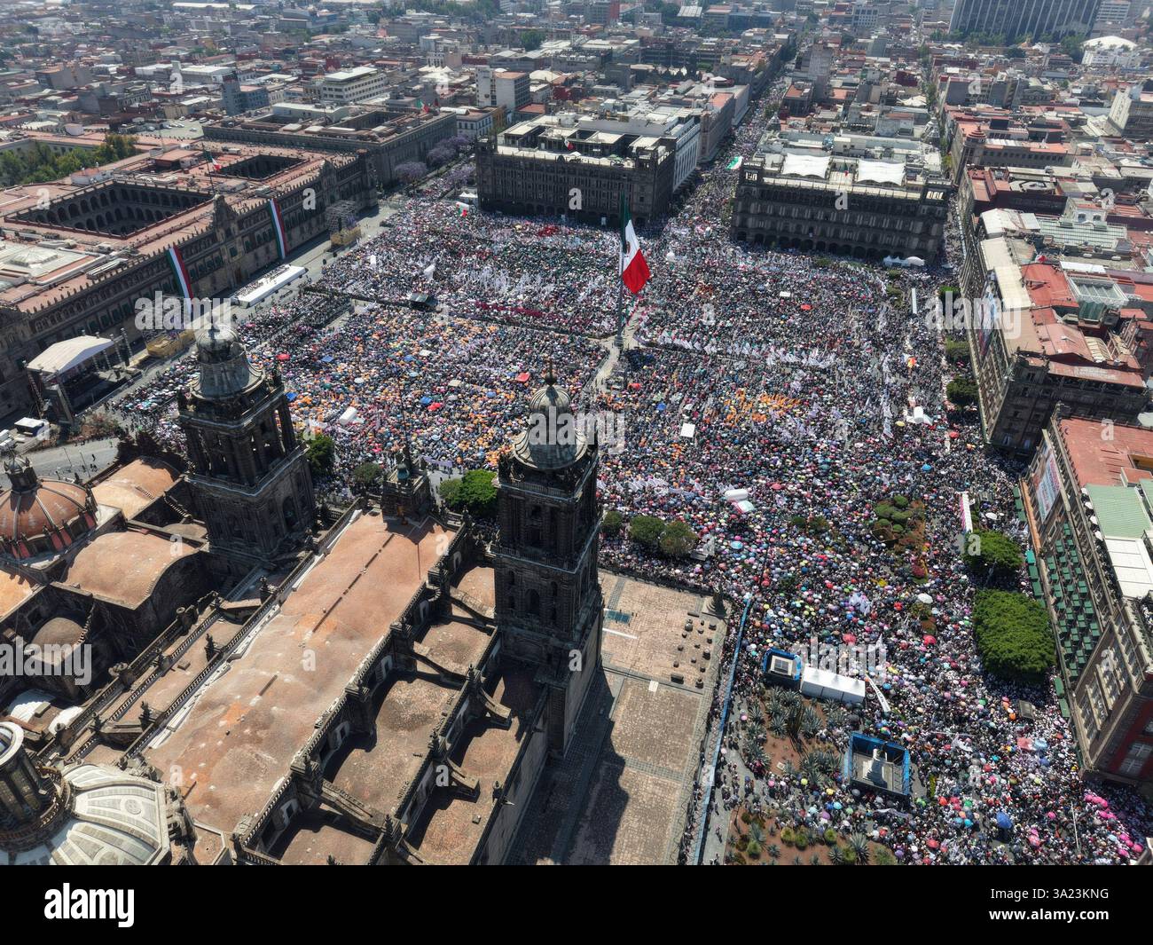 Mexico City, Mexico. 09 March, 2025. Hundreds of thousands of Mexicans ...