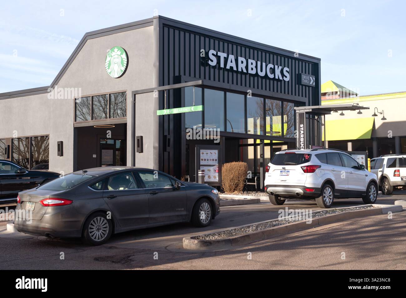 Cars line up in the Starbucks Drive Thru lane at a Starbucks in ...