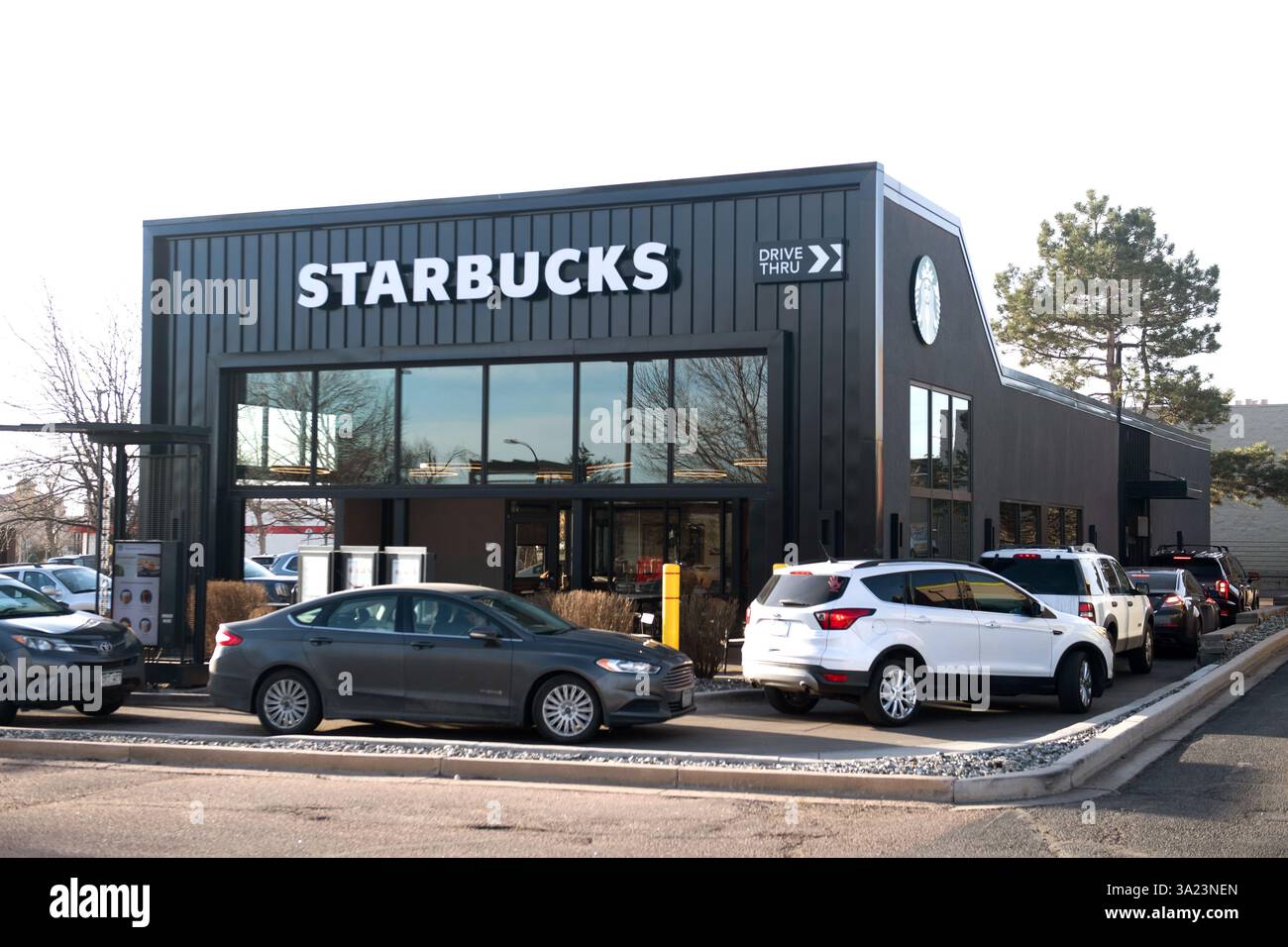 Cars line up in the Starbucks Drive Thru lane at a Starbucks in ...